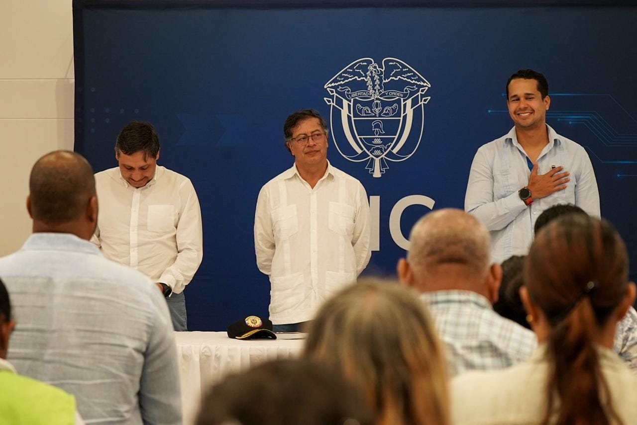 Teleislas News - Ministro TIC y gobernador visitaron la nueva sede de ...