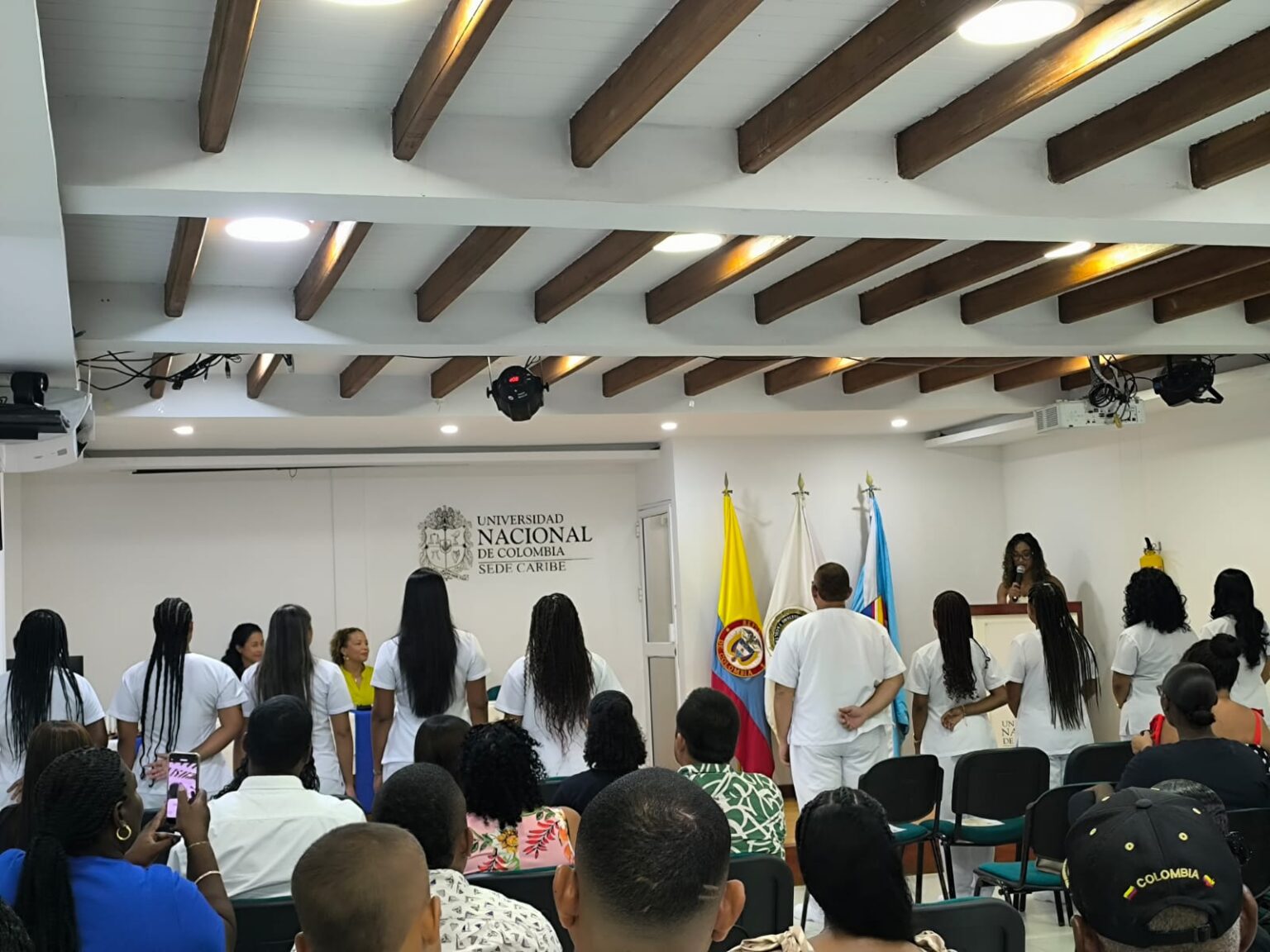 Teleislas News-estudiantes de enfermería reciben emblemas para su ...